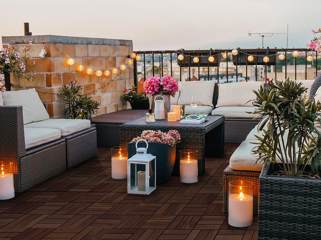 Terrassenfliese Akazie dunkel geölt Holzfliese | Holz-Terrassenfliesen ...